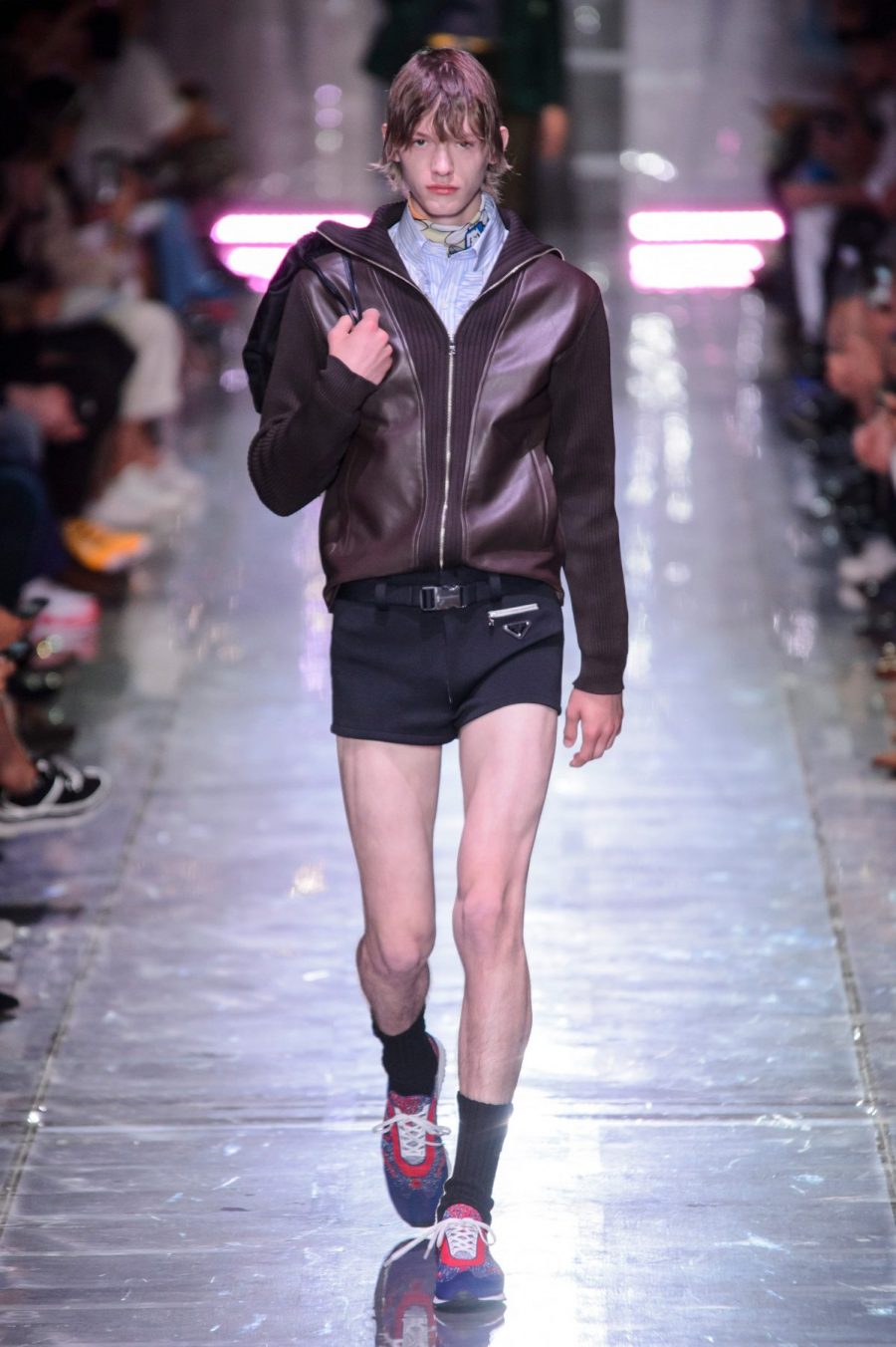 PRADA SEXY BOY' เทรน์แฟชั่นโชว์ Milan Spring Summer 2019 - MenOption