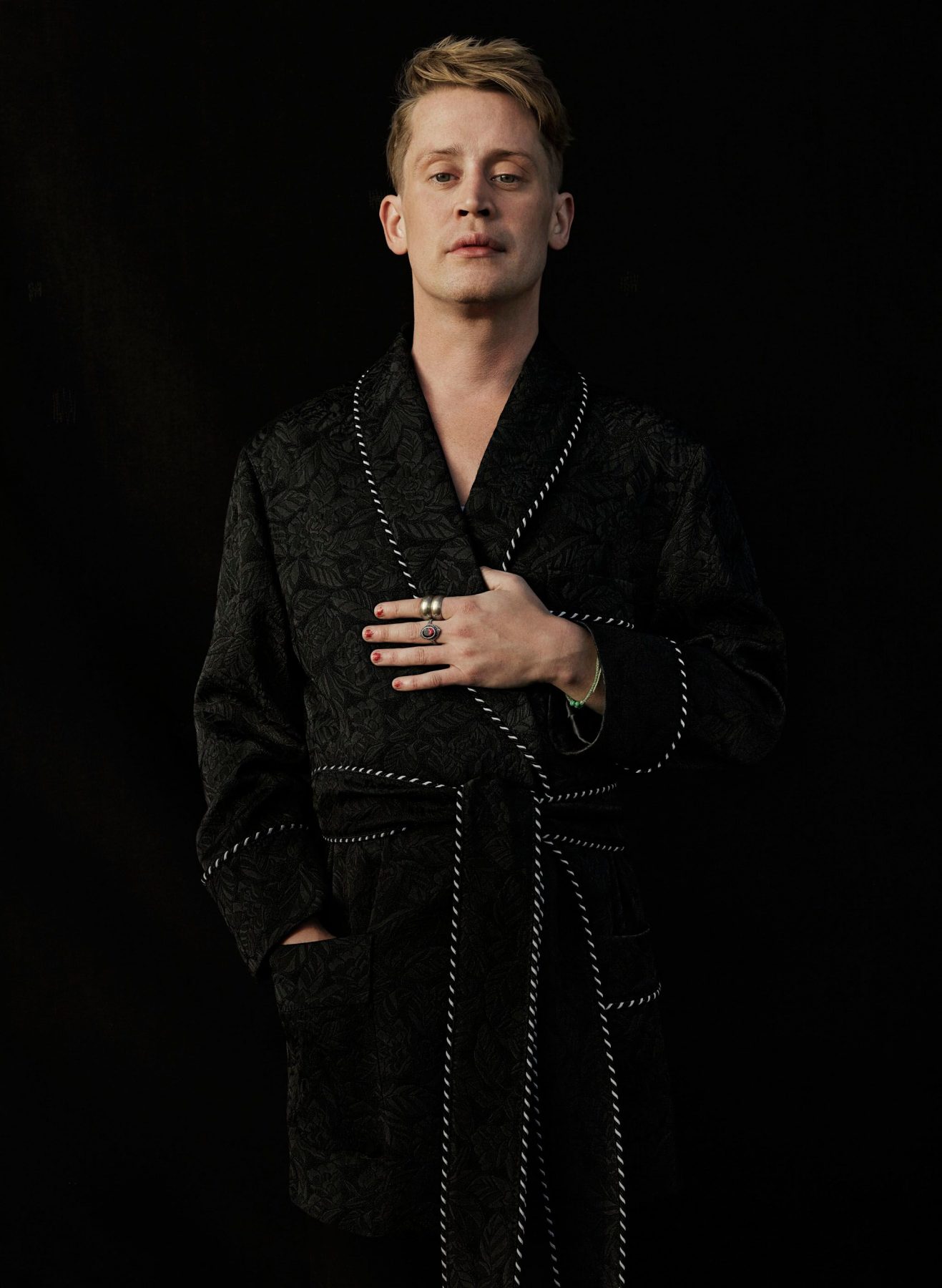 Macaulay Culkin กับบทสัมภาษณ์และแฟชั่นสุดเอ็กซ์คลูซีฟ - Esquire - MenOption